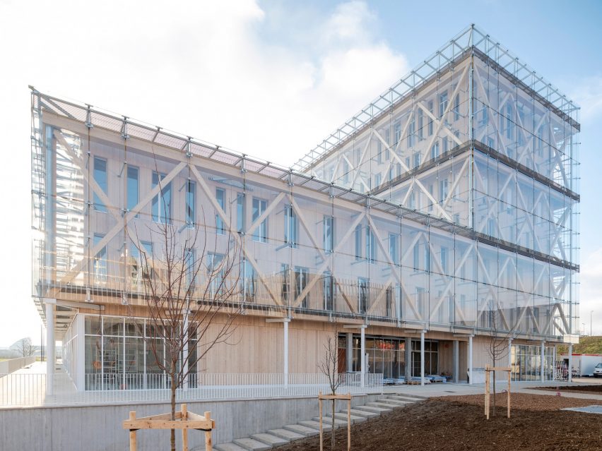 GRAAM Architecture wraps Burgundy office building in timber exoskeleton ...