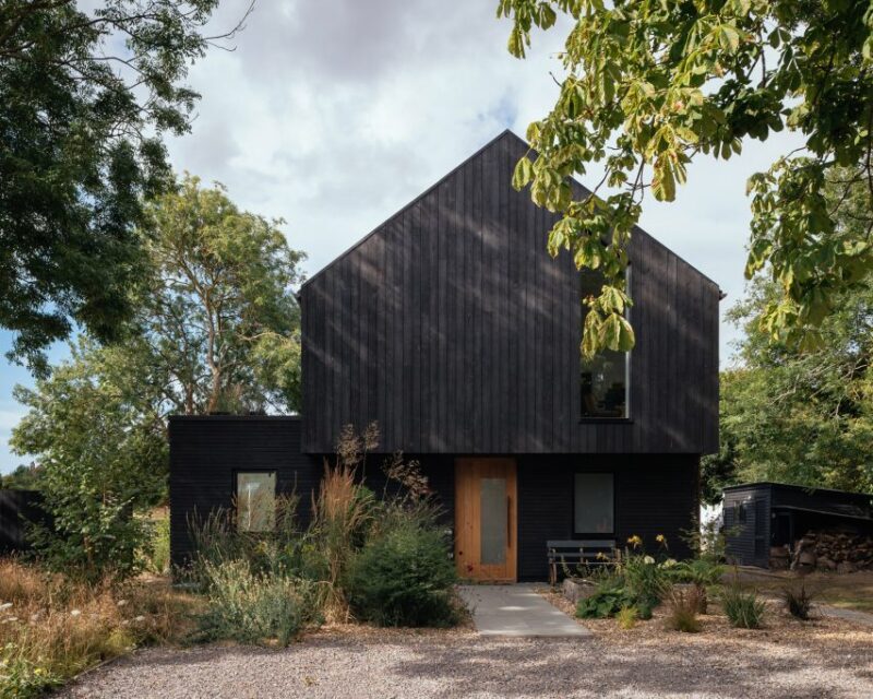 HAPA Architects clads South Downs eco-home in charred timber - Zarkon ...