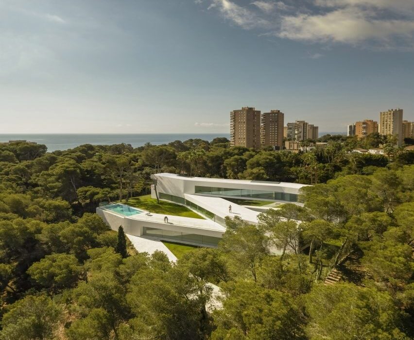 Fran Silvestre Arquitectos references pathways for Sabater House in Spain - Zarkon Group Real ...